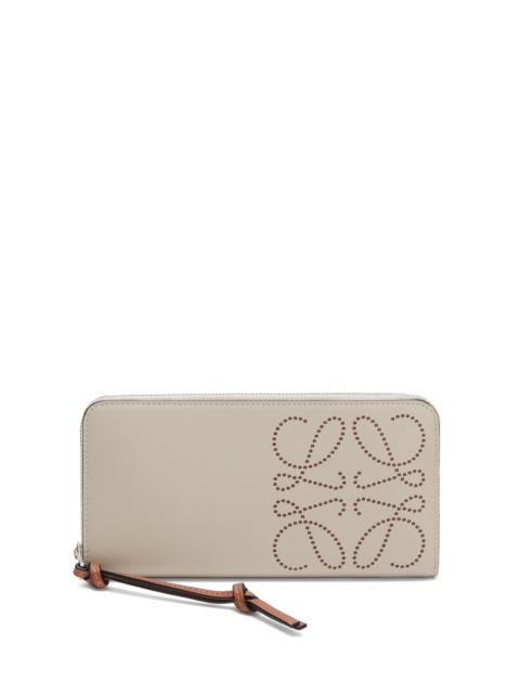 Loewe Zip around wallet in classic calfskin | REVERSIBLE