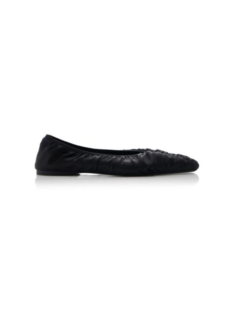 Totême The Gathered Silk Satin Ballet Flat black | REVERSIBLE
