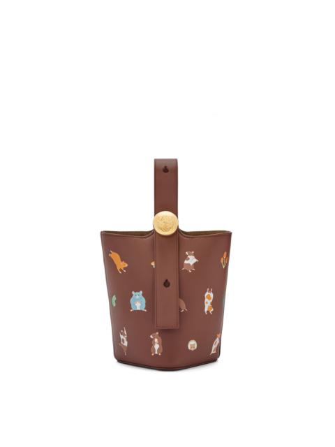 Loewe Hamster mini Pebble bucket in nappa calfskin | REVERSIBLE
